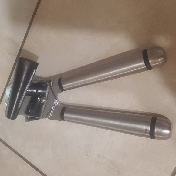 Oneida | Kitchen | Oneida Heavy Duty Stainless Can Bottle Opener | Poshmark